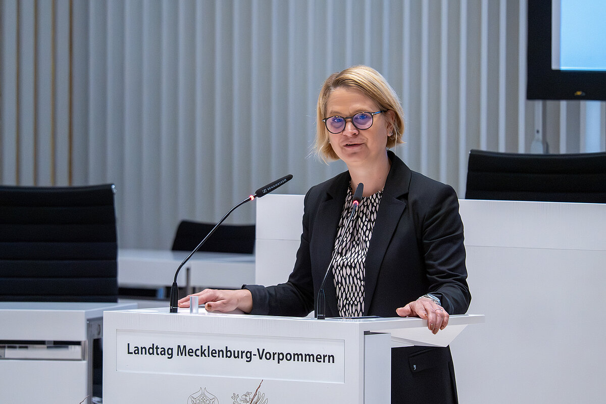Gedenkstunde des Landtages Mecklenburg-Vorpommern zum Volkstrauertag ...